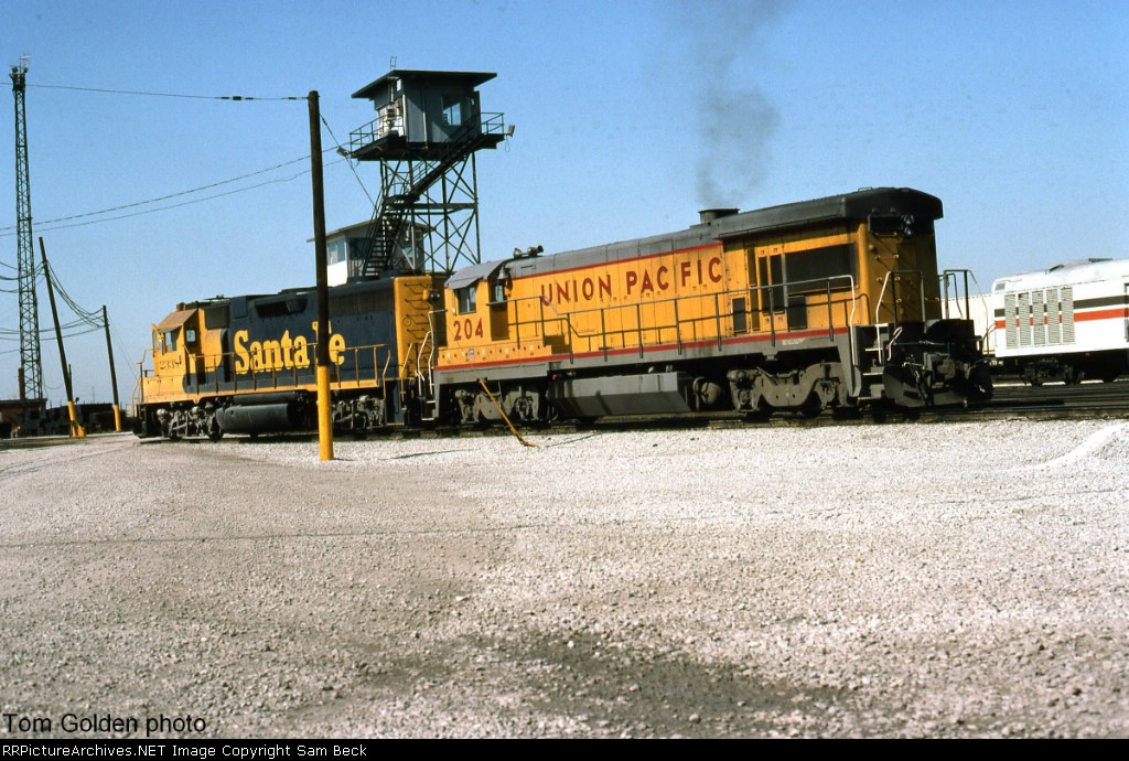 ATSF 2338 and UP 204